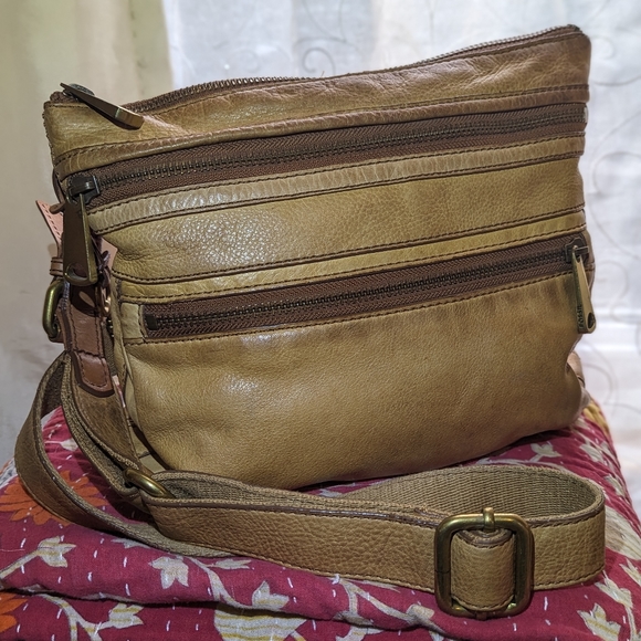 Fossil | Bags | Fossil Tan Leather Crossbody | Poshmark